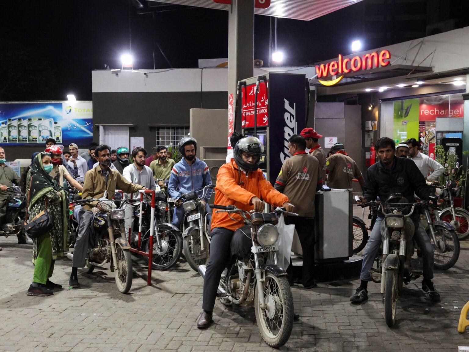 Pakistan Orders Sweeping Austerity Measures Amid Iran War-Induced Oil ...