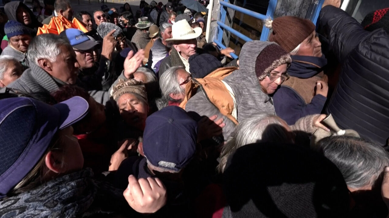 Food Shortages Spark Scuffles Outside Supermarket in Bolivia ...